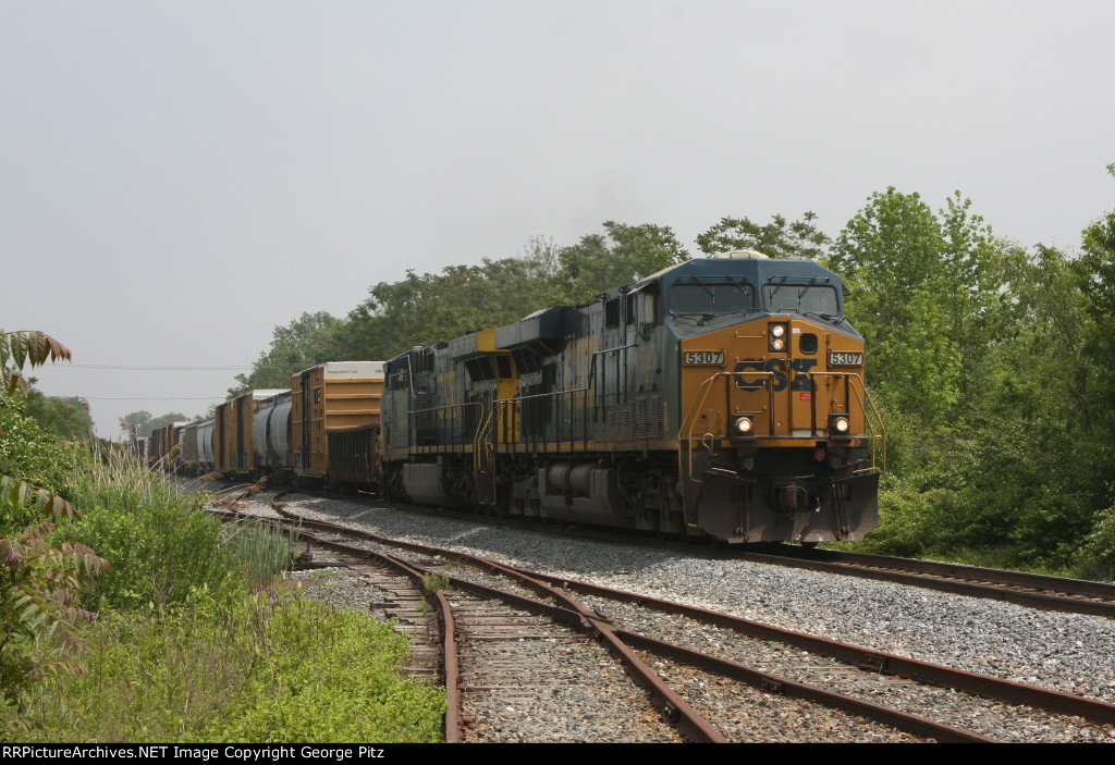 CSX 5307 and train Q439